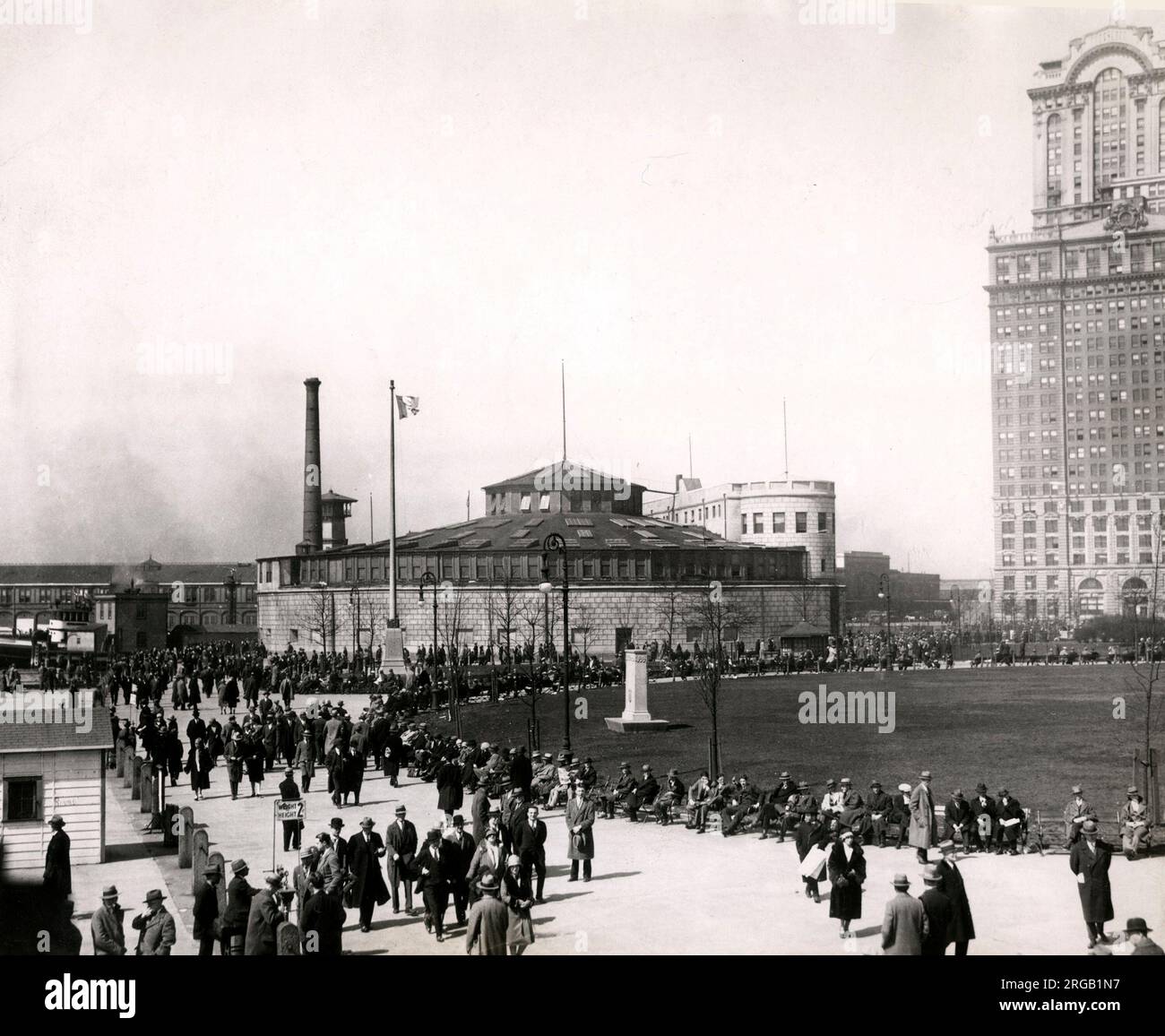 Battery park of early 20th century hi-res stock photography and images ...