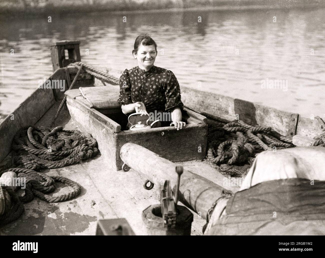 Early 20th century vintage press photograph - family life on board a ...