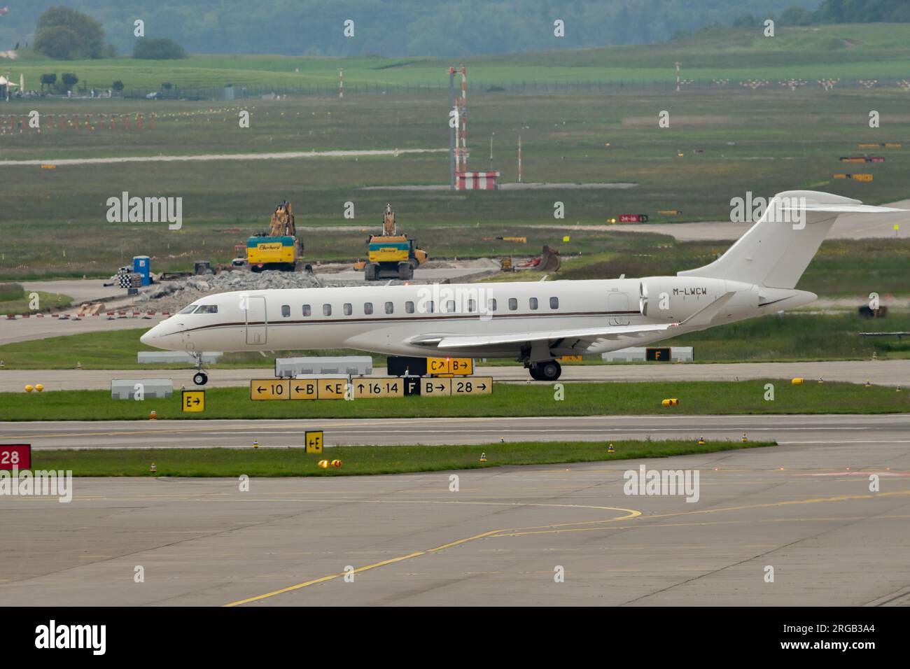 Global 7500 plane hi-res stock photography and images - Alamy