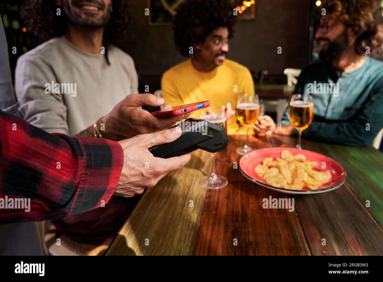 Happy friends drinks bill hi-res stock photography and images - Alamy