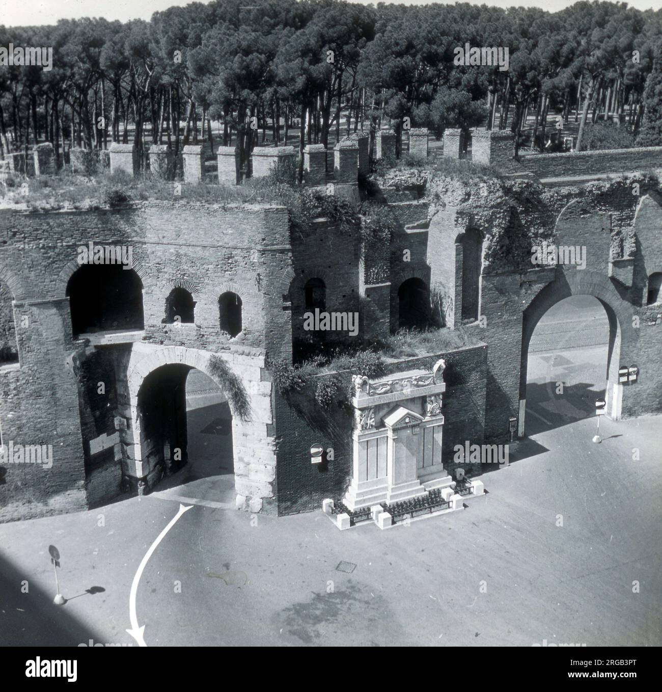A WW1 memorial set against an ancient wall, Rome, Italy Stock Photo - Alamy