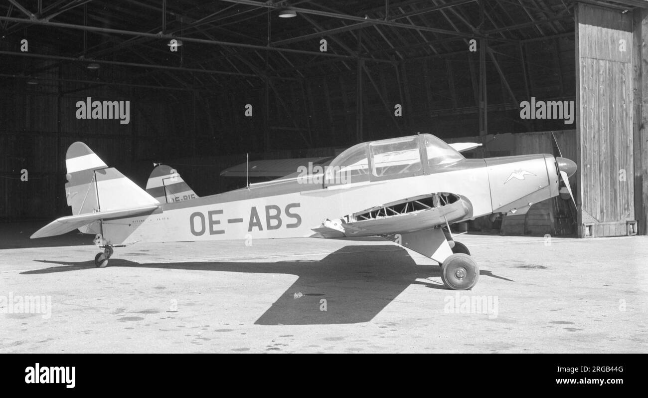 Maintenance flight Black and White Stock Photos & Images - Alamy