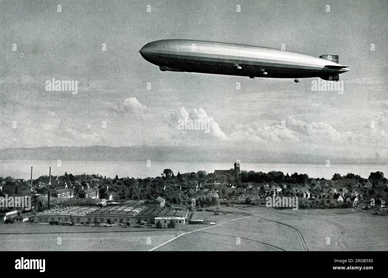 Graf zeppelin 1930s hi-res stock photography and images - Alamy