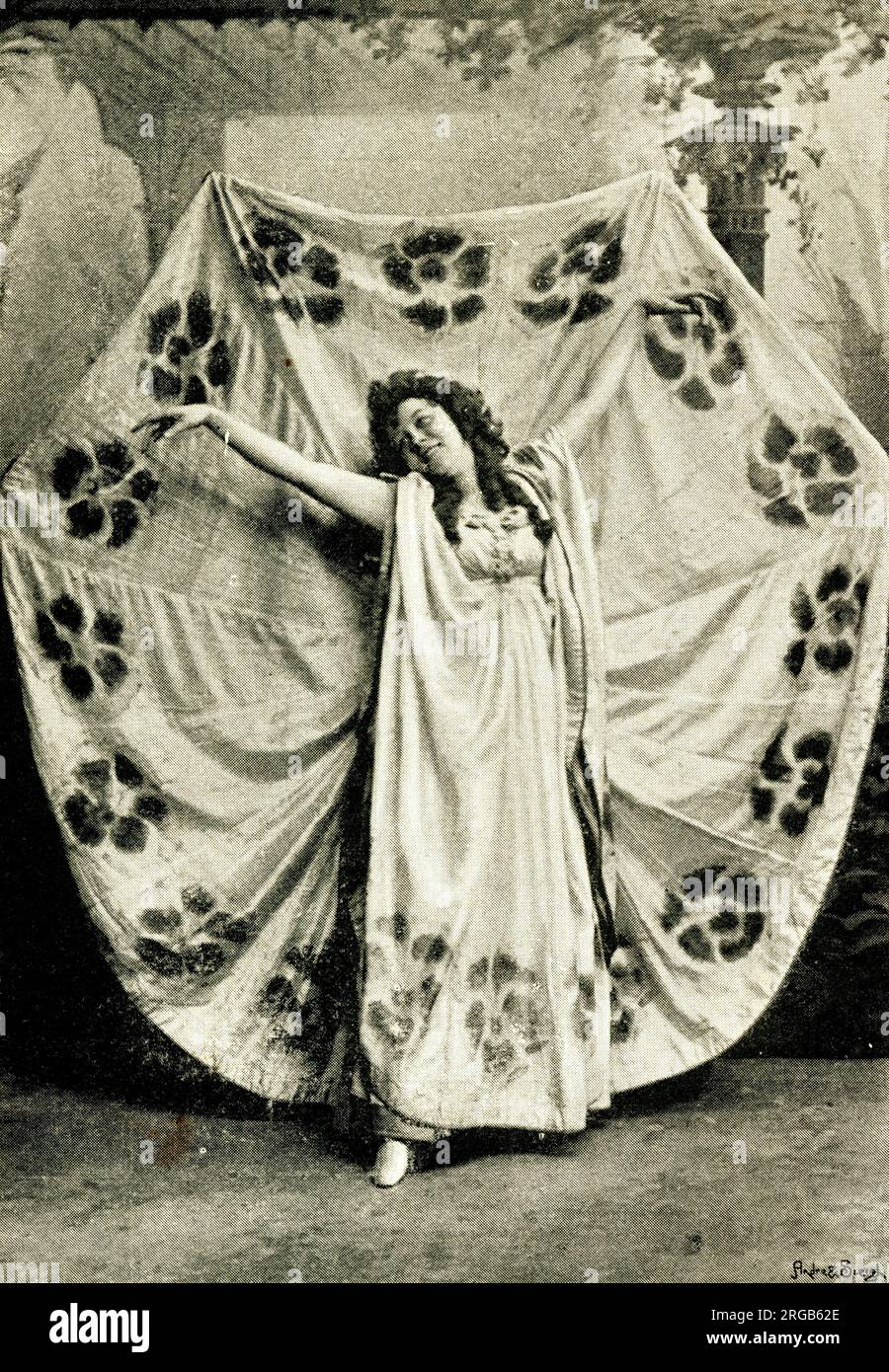 Loie Fuller in her Skirt Dance Stock Photo - Alamy