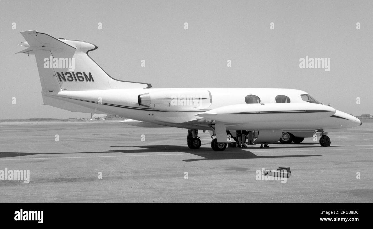 Learjet 24 hi-res stock photography and images - Alamy