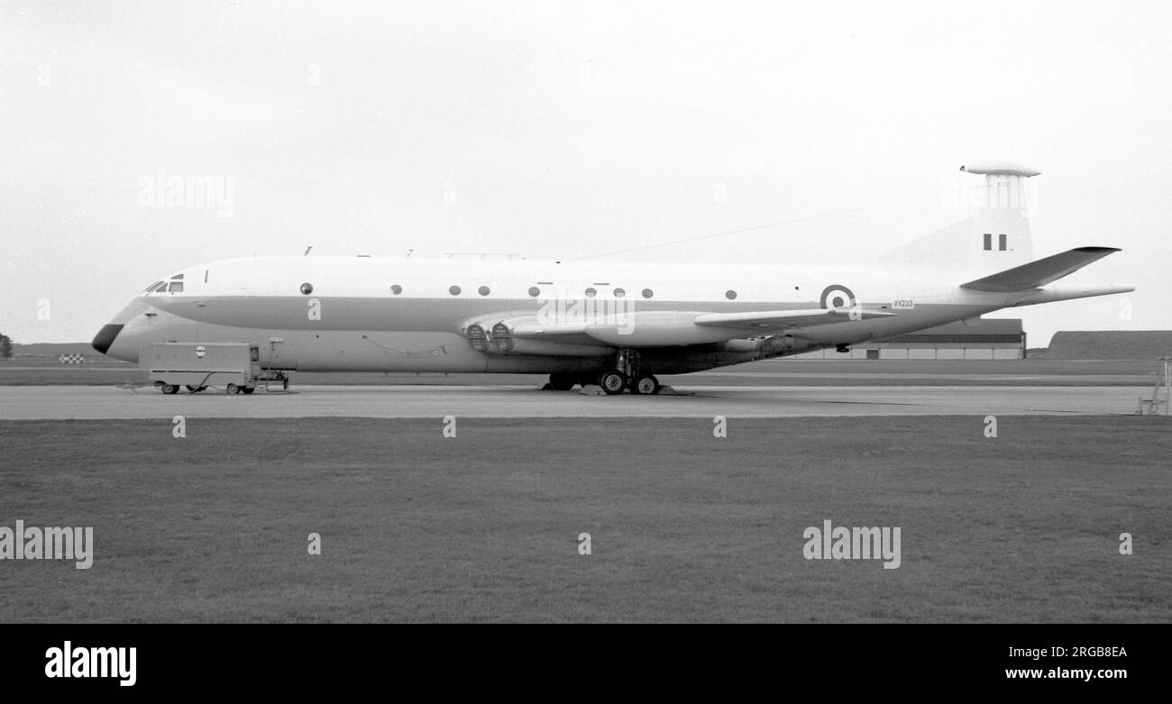 Royal Air Force - Hawker Siddeley Nimrod MR.1 XV233, at RAF Kinloss ...