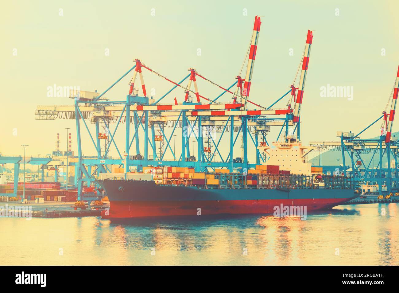 Merchant ship carrying containers hi-res stock photography and images ...