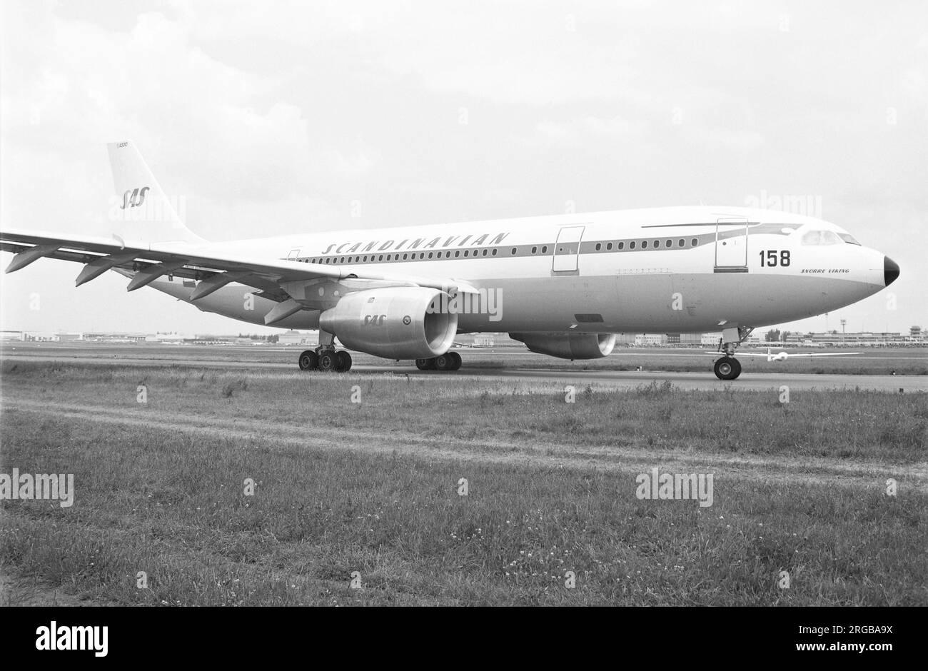Airbus test flight Black and White Stock Photos & Images - Alamy