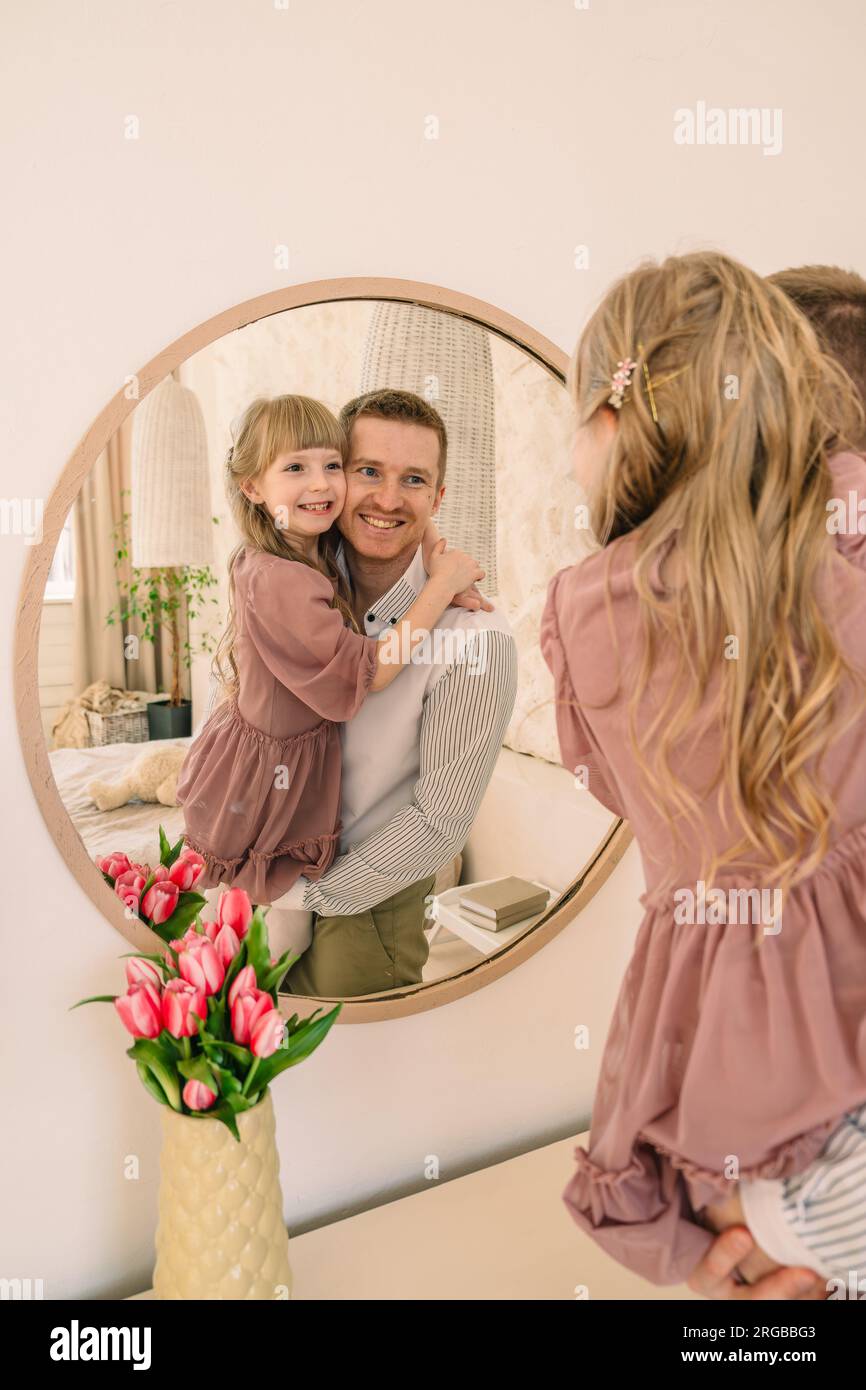 happy father with daughter reflection in the mirror Stock Photo - Alamy