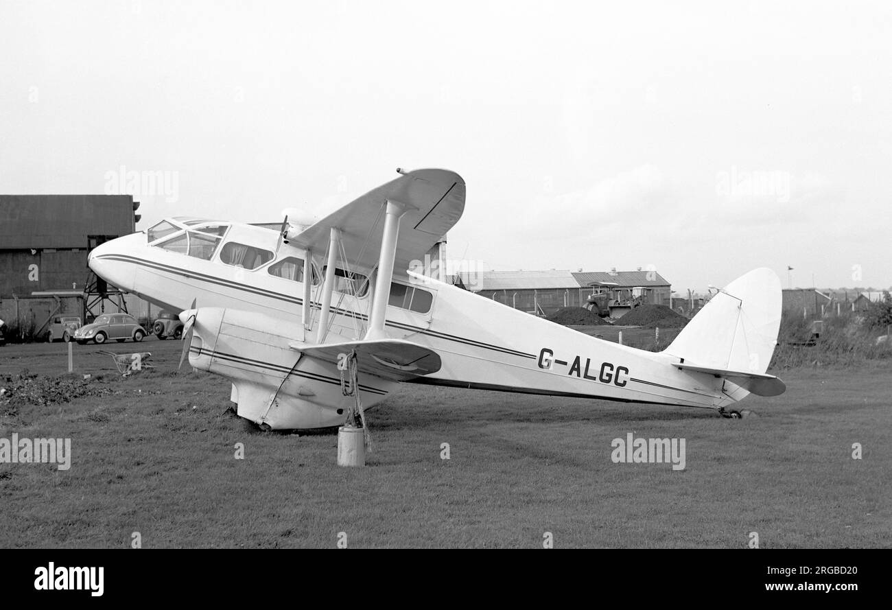 de Havilland DH.89a Dragon Rapide G-ALGC (msn 6906 Stock Photo - Alamy