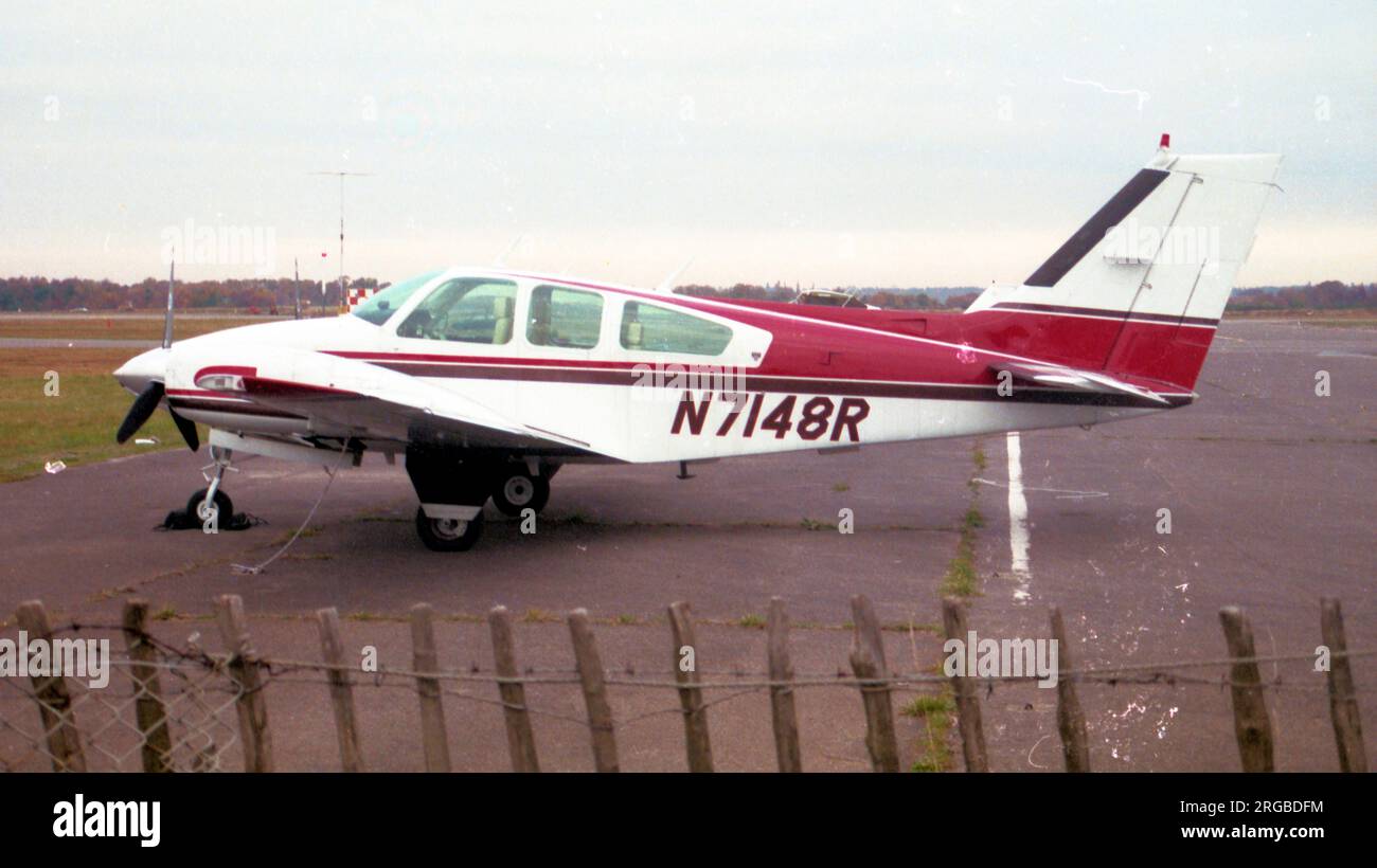 Beech 58 Baron N7148R (msn TH1090 Stock Photo - Alamy
