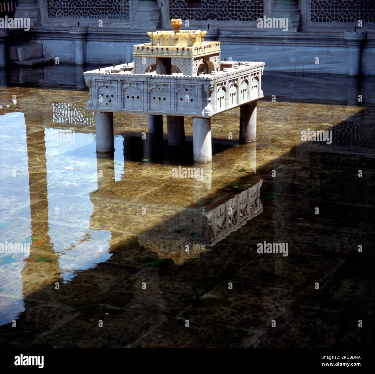 The Wishing Pool at Topkapi Palace, Istanbul, Turkey Stock Photo - Alamy
