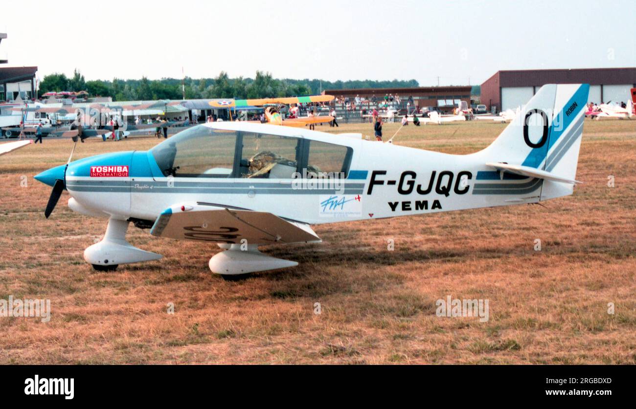 Robin dr400 hi-res stock photography and images - Alamy