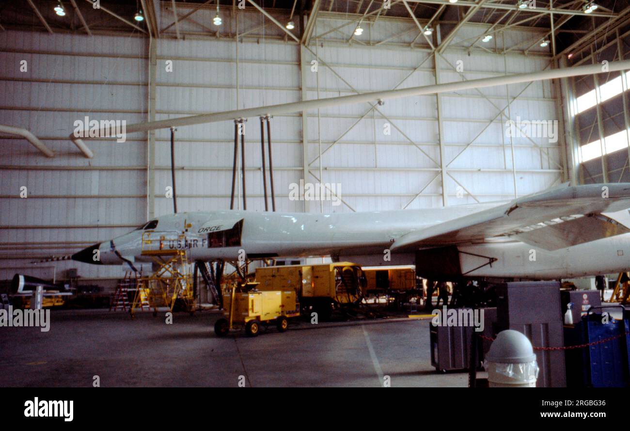 Rockwell B-1A 74-0158 (msn 001), the first prototype of the B-1A, which ...