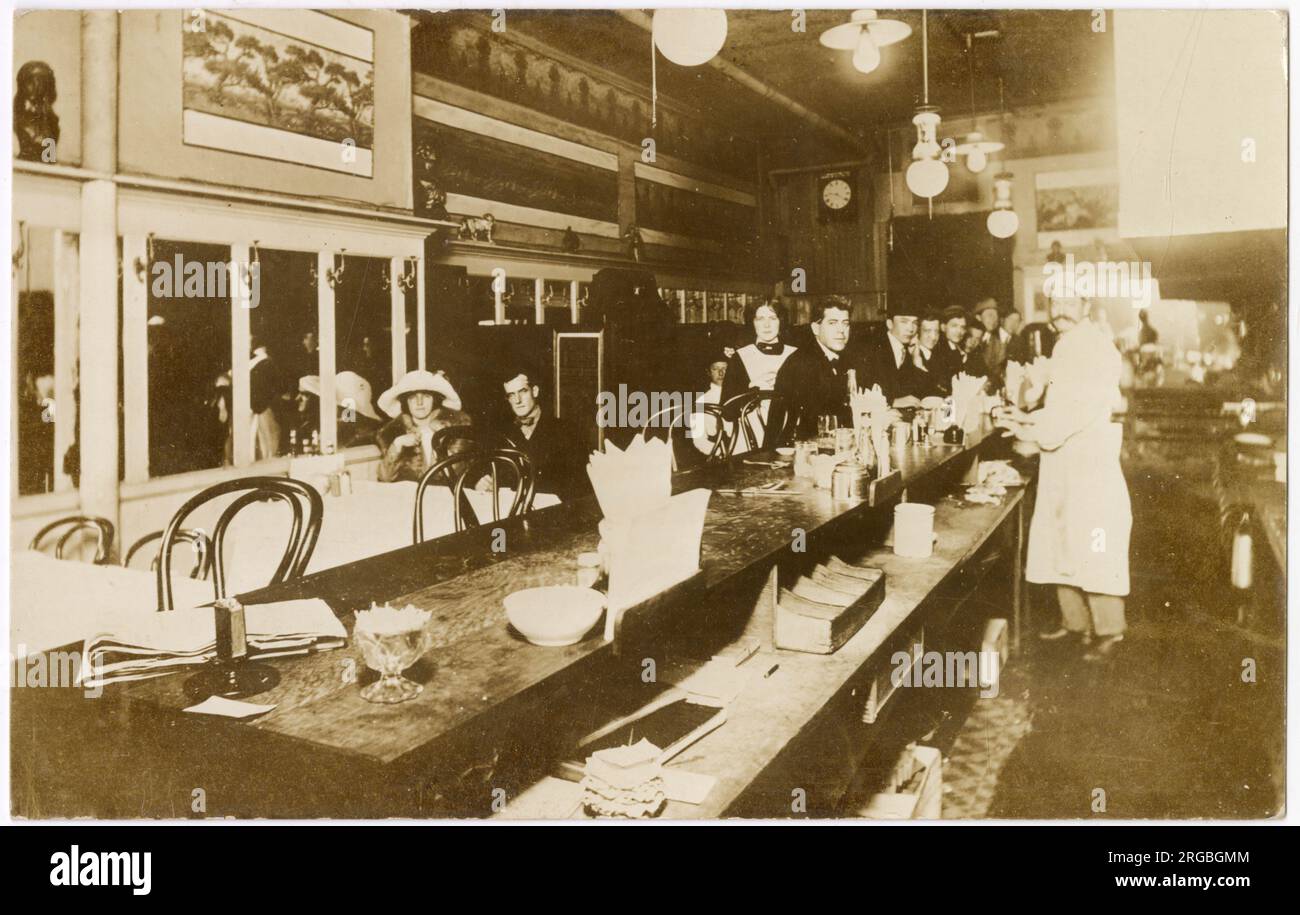 1910's bar hi-res stock photography and images - Alamy