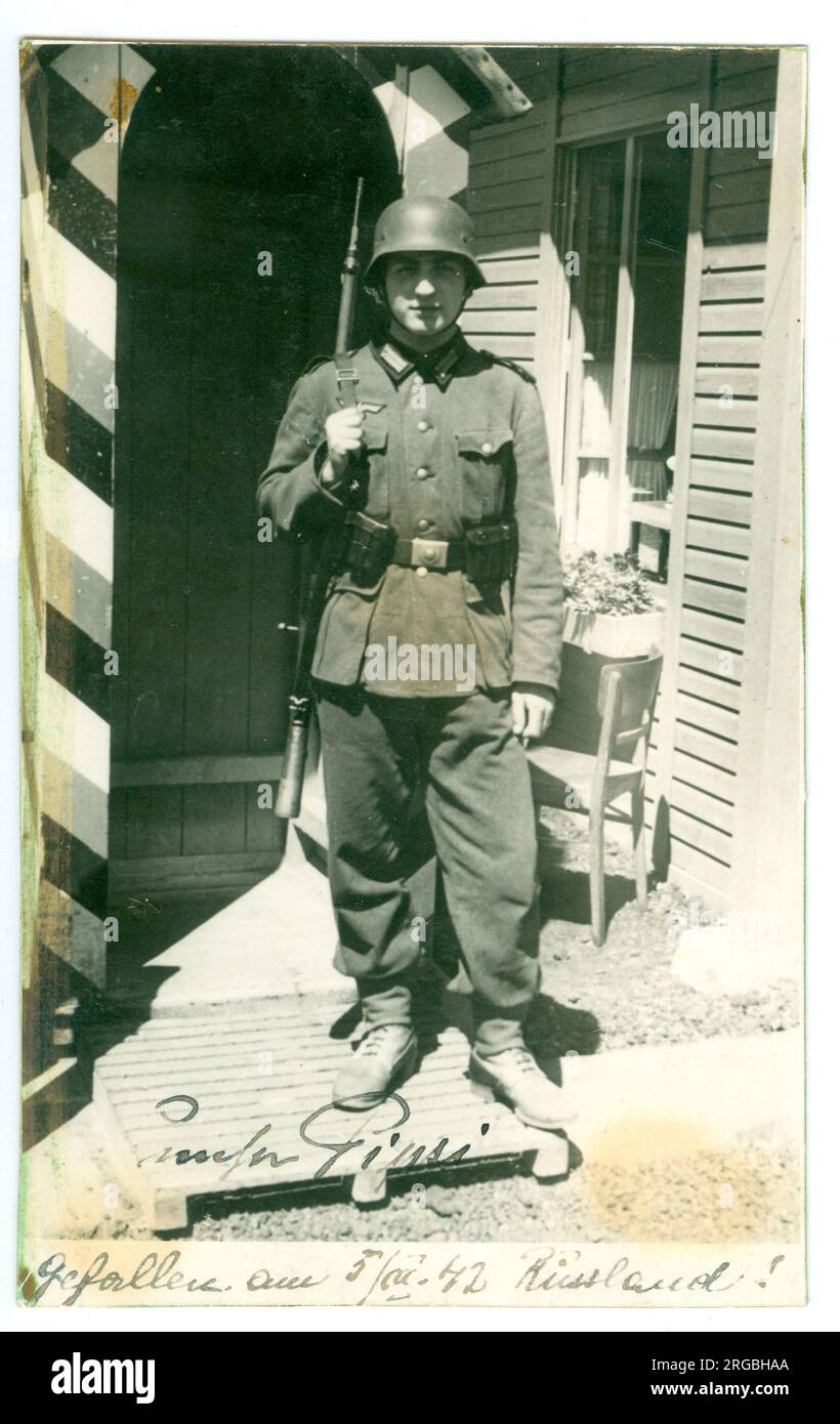 This is a mourning card for 'Pipsi', who joined up on 30 October 1940 ...