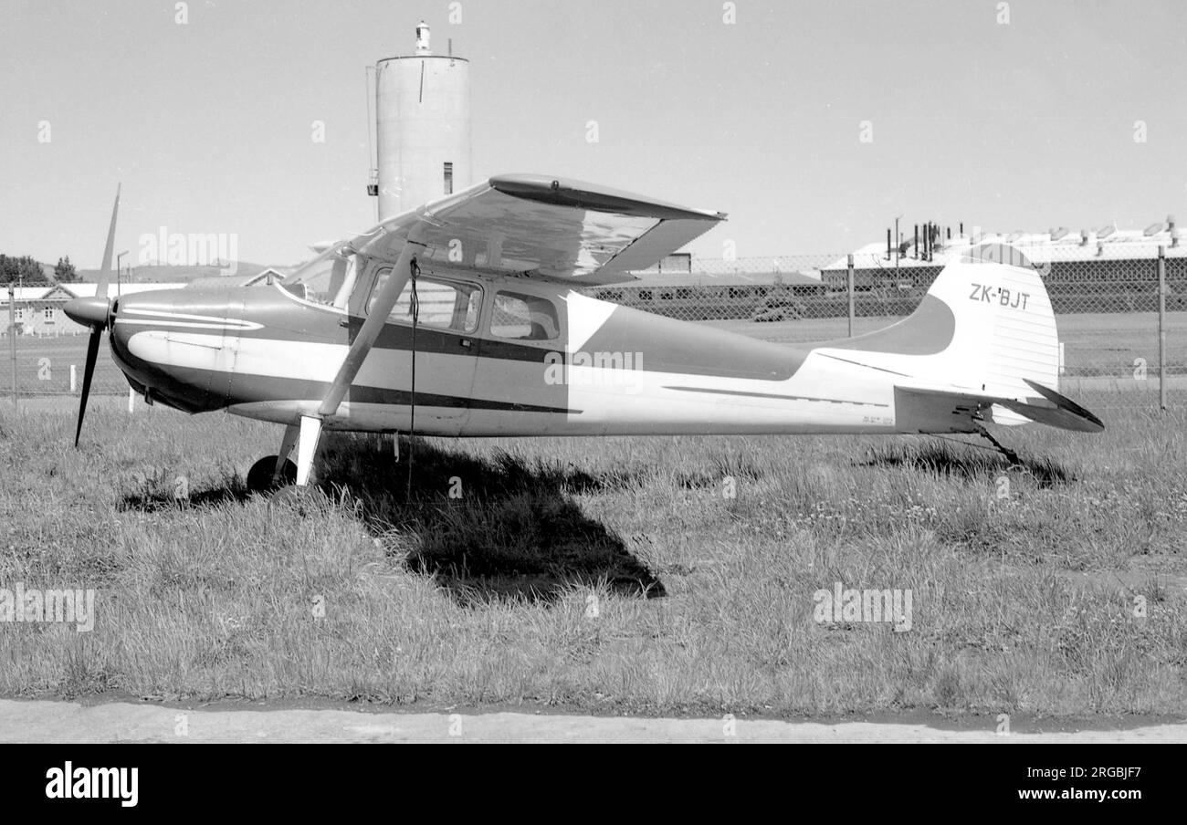 Cessna 170b hi-res stock photography and images - Alamy