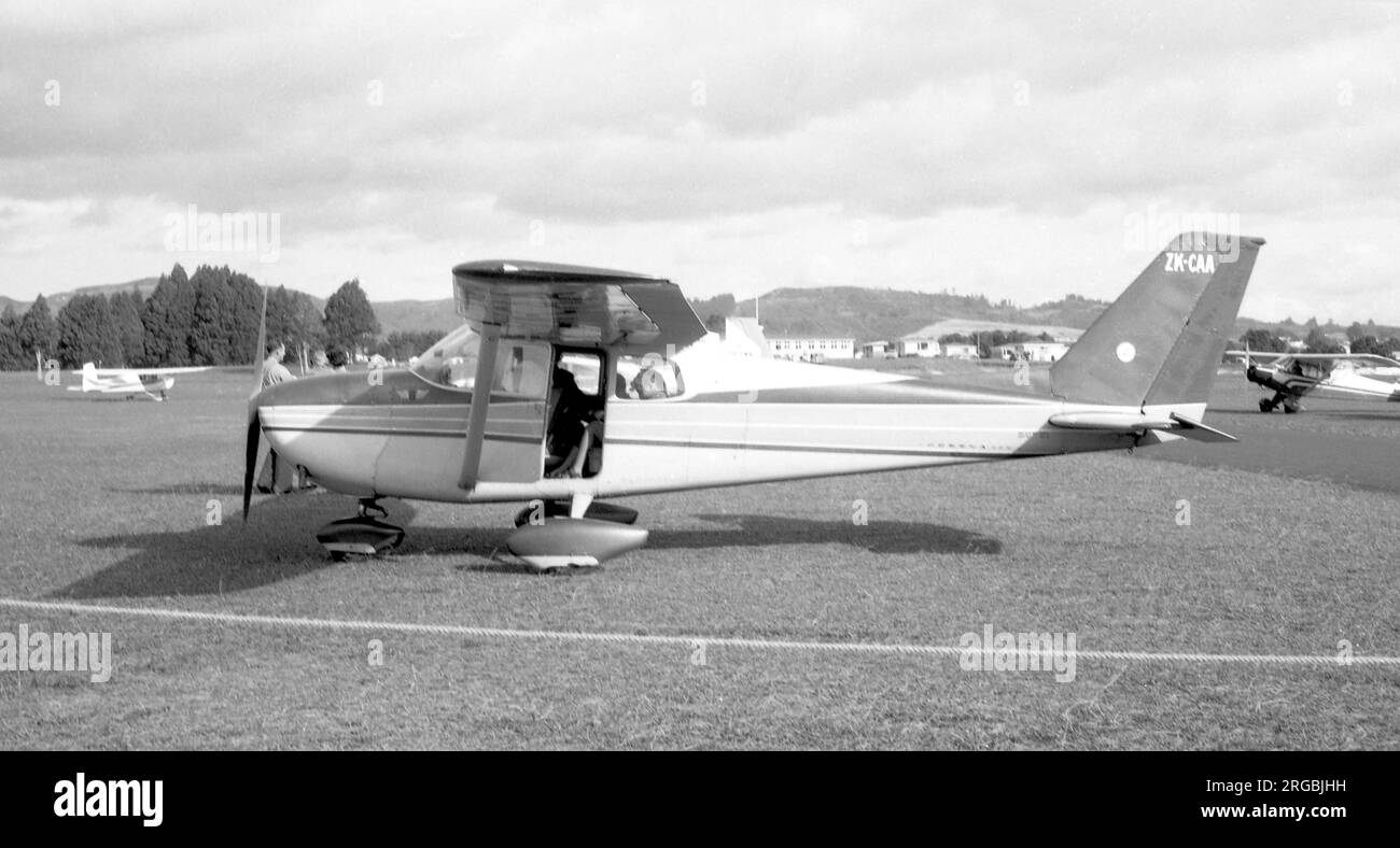 Cessna 172 Black and White Stock Photos & Images - Alamy