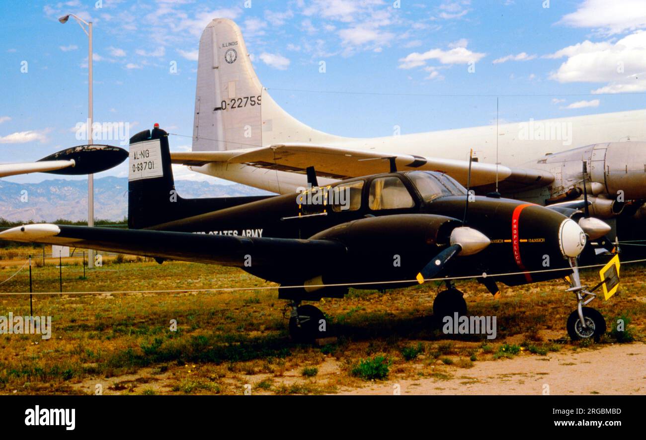 Beech L-23D Seminole 56-3701 (msn LH-102, Beech Model E50 Twin Bonanza ...