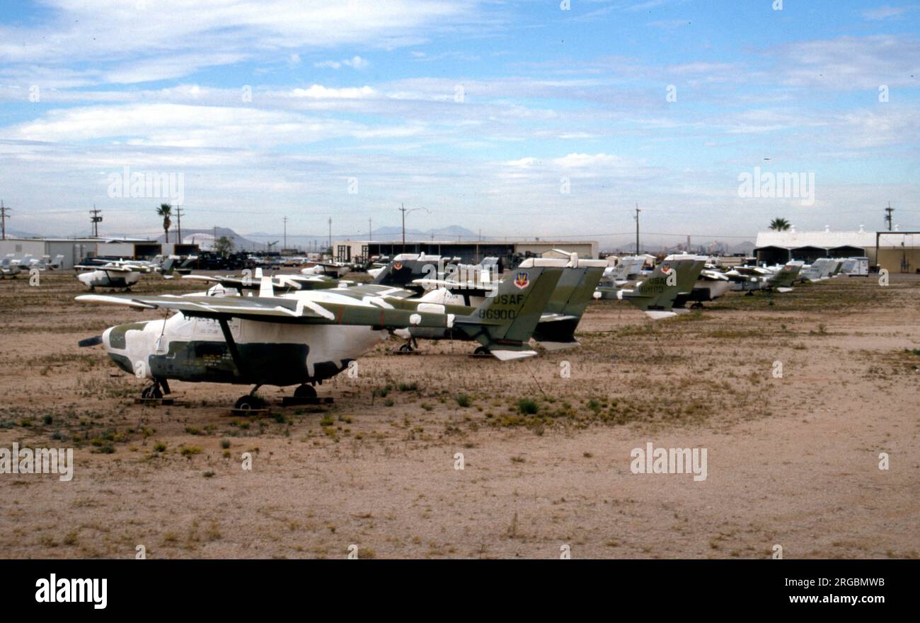 United States Air Force (USAF) - Cessna O-2A-CE Super Skymaster 69-6900 ...