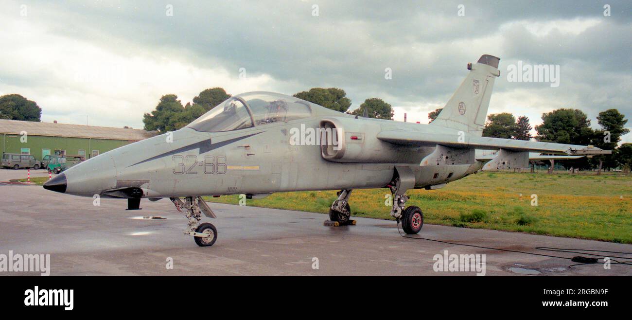 Aeronautica Militare - AMX international AMX MM7100 / 32-66 (msn IX012 ...