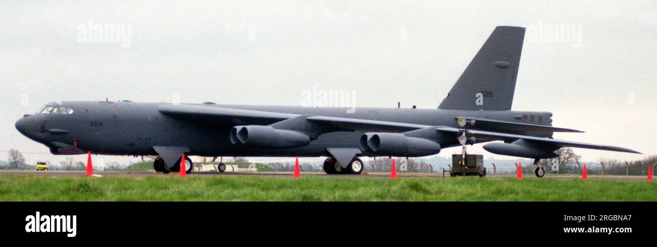 United States Air Force - Boeing B-52H-140-BW Stratofortress 60-0016 ...