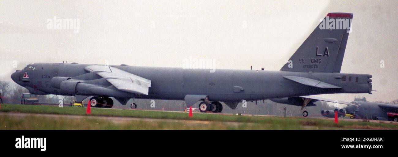 United States Air Force - Boeing B-52H-160-BW Stratofortress 60-0059 ...