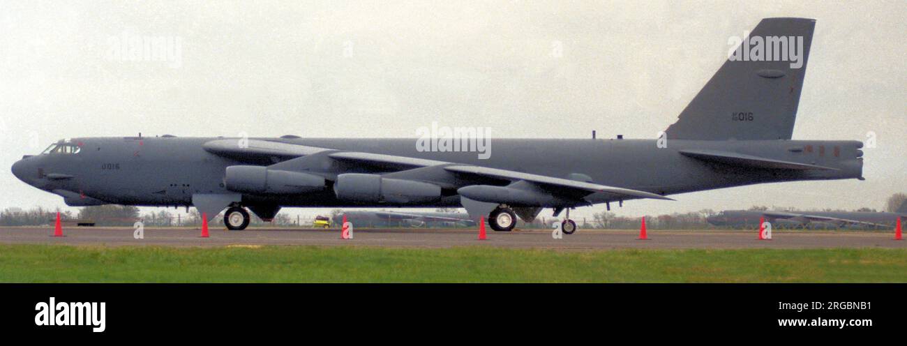 United States Air Force - Boeing B-52H-140-BW Stratofortress 60-0016 ...