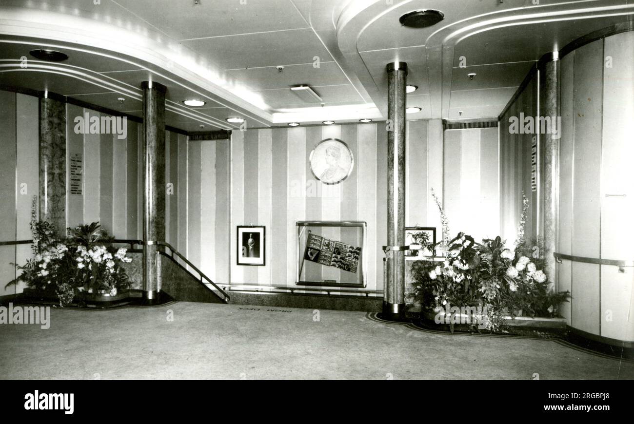 Cunard White Star, RMS Queen Mary, Entrance Hall Stock Photo - Alamy