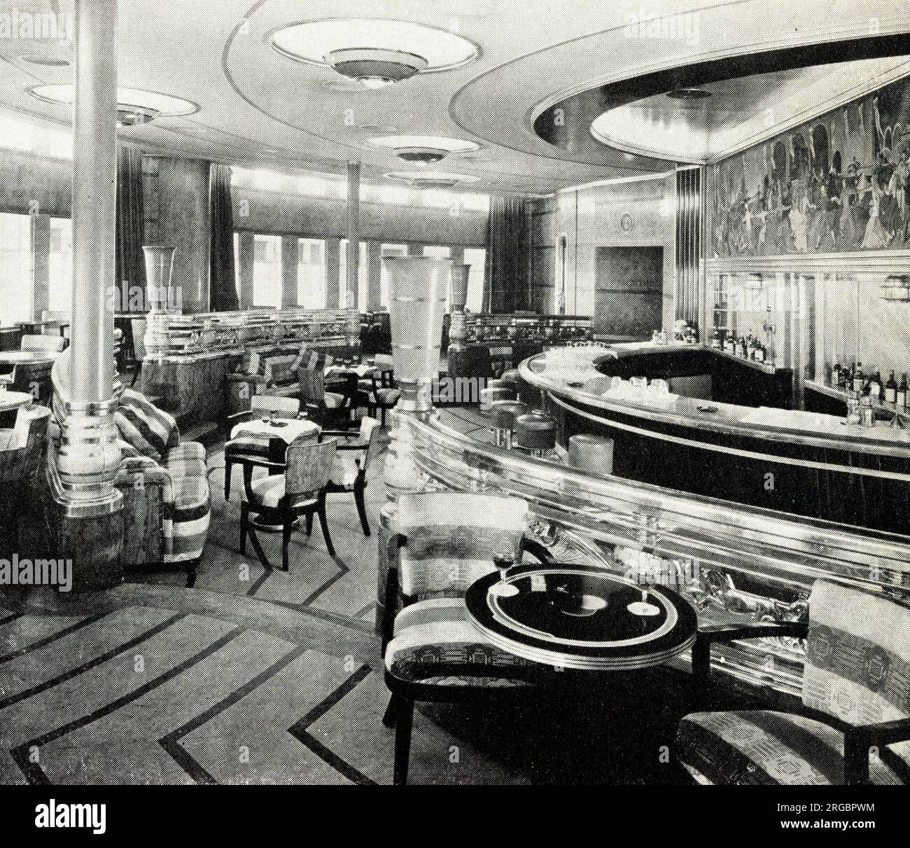 RMS Queen Mary, Observation Lounge and Cocktail Bar, January 1949 Stock ...