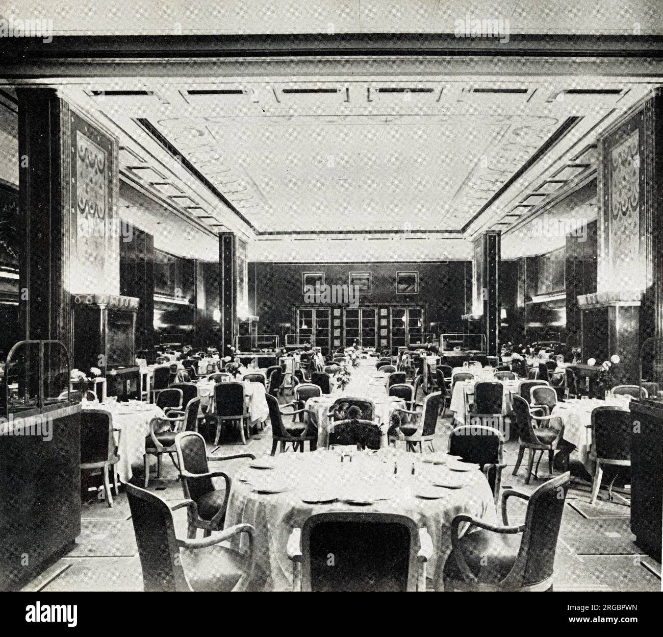 RMS Queen Elizabeth, Restaurant, January 1949 Stock Photo - Alamy