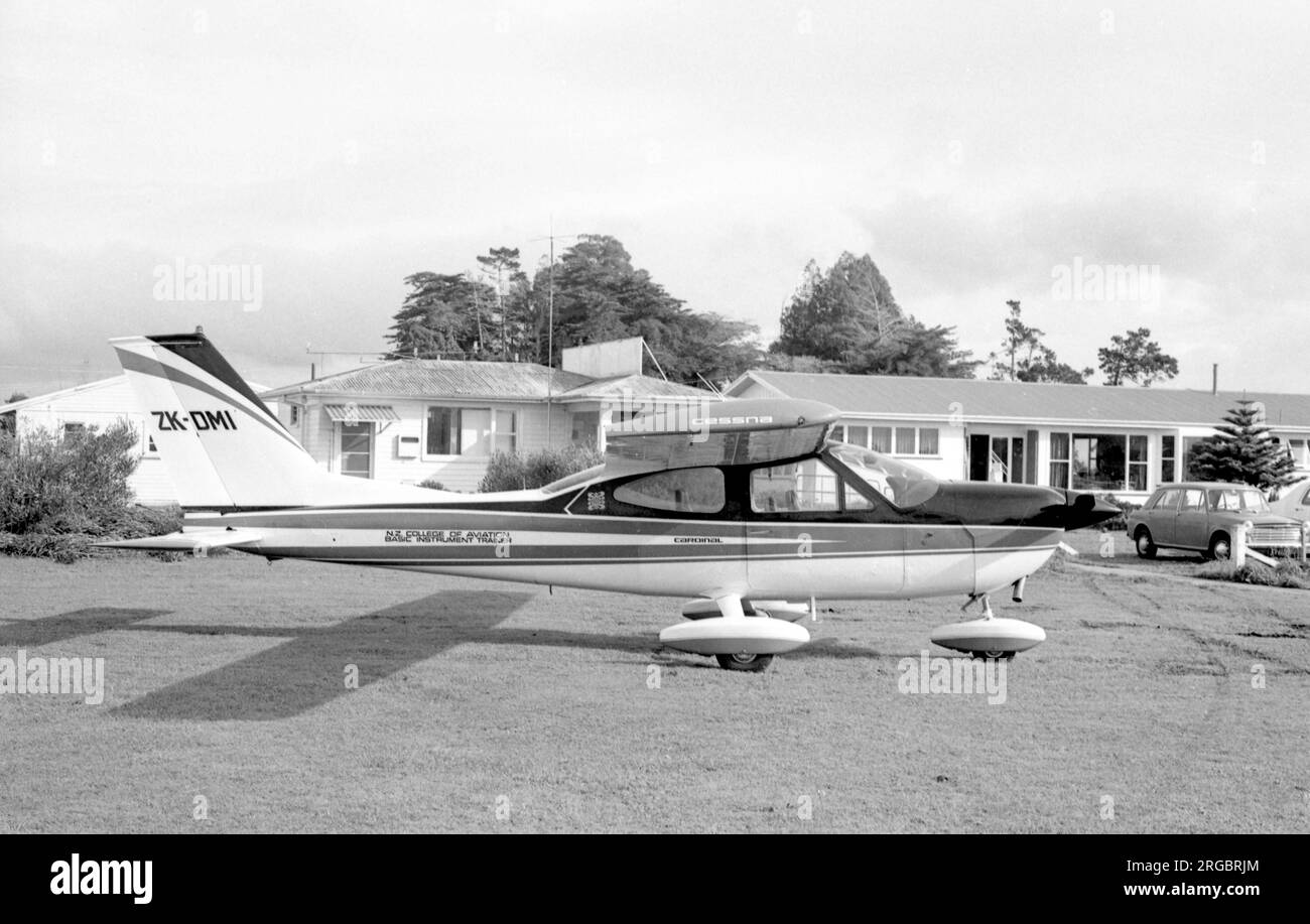 Cessna 177b cardinal hi-res stock photography and images - Alamy