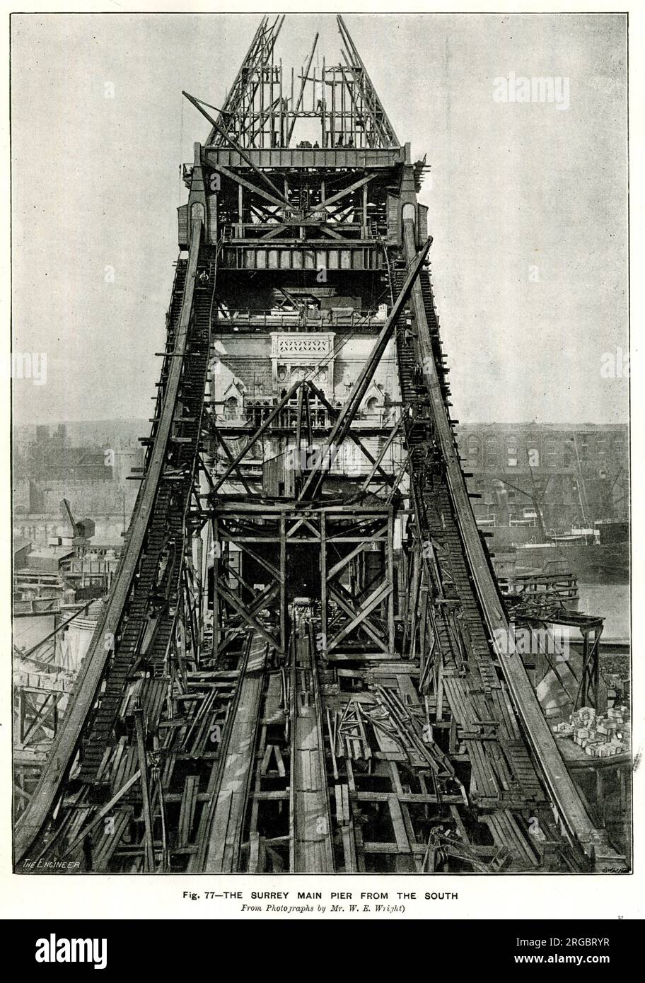 London bridge pier hi-res stock photography and images - Alamy