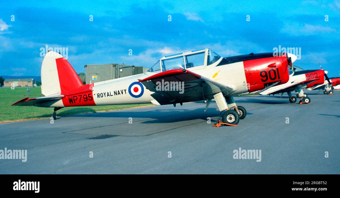 De havilland canada dhc 1 chipmunk hi-res stock photography and images ...