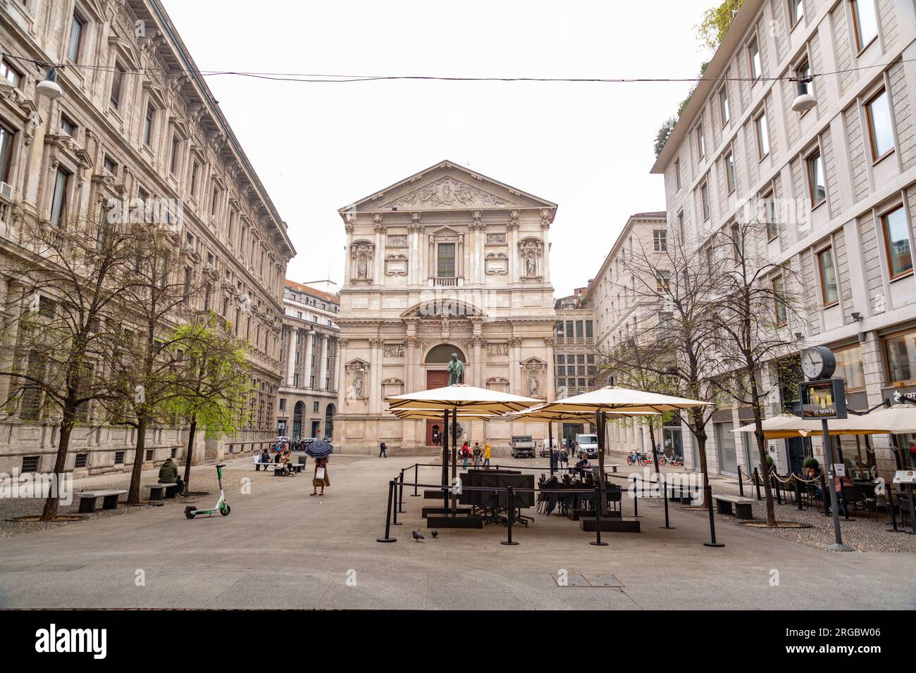 Basilica di san fidelis hi-res stock photography and images - Alamy