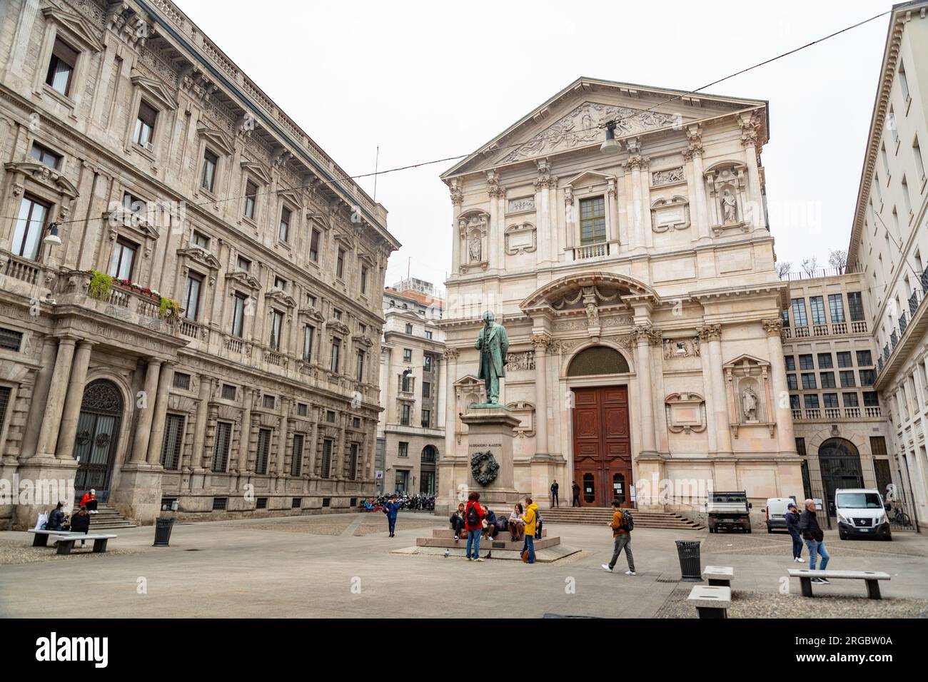 Basilica di san fidelis hi-res stock photography and images - Alamy