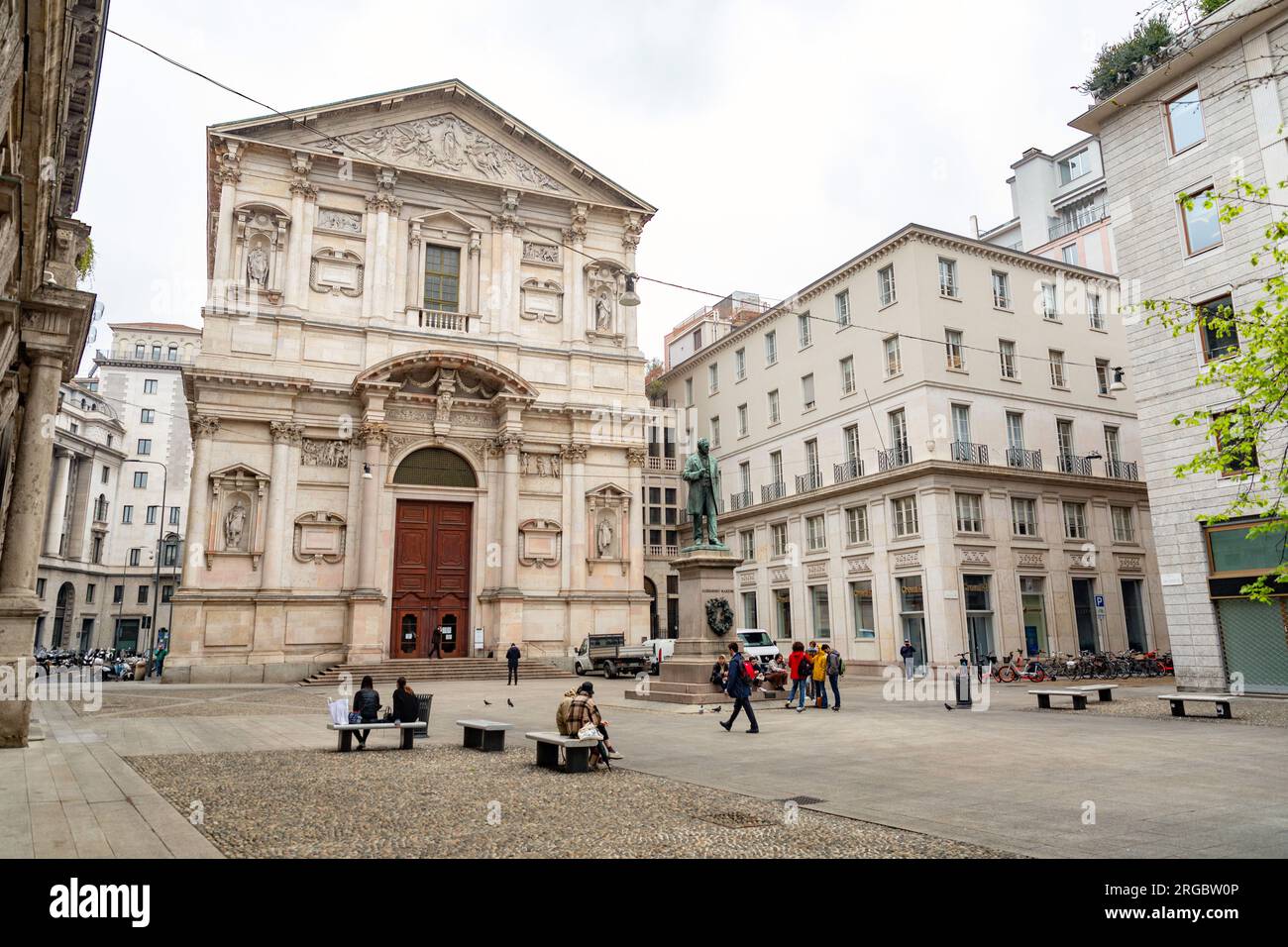 Basilica di san fidelis hi-res stock photography and images - Alamy
