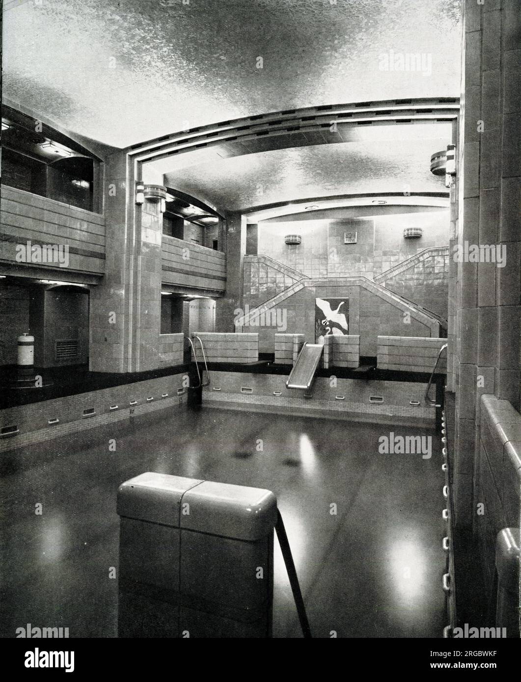 RMS Queen Mary, Swimming Pool on 'C' Deck Stock Photo - Alamy