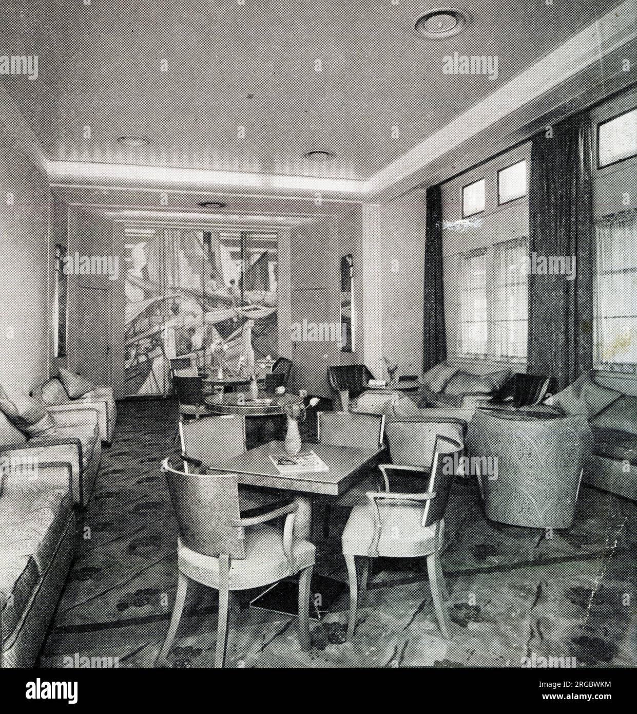 Queen drawing room hi-res stock photography and images - Alamy