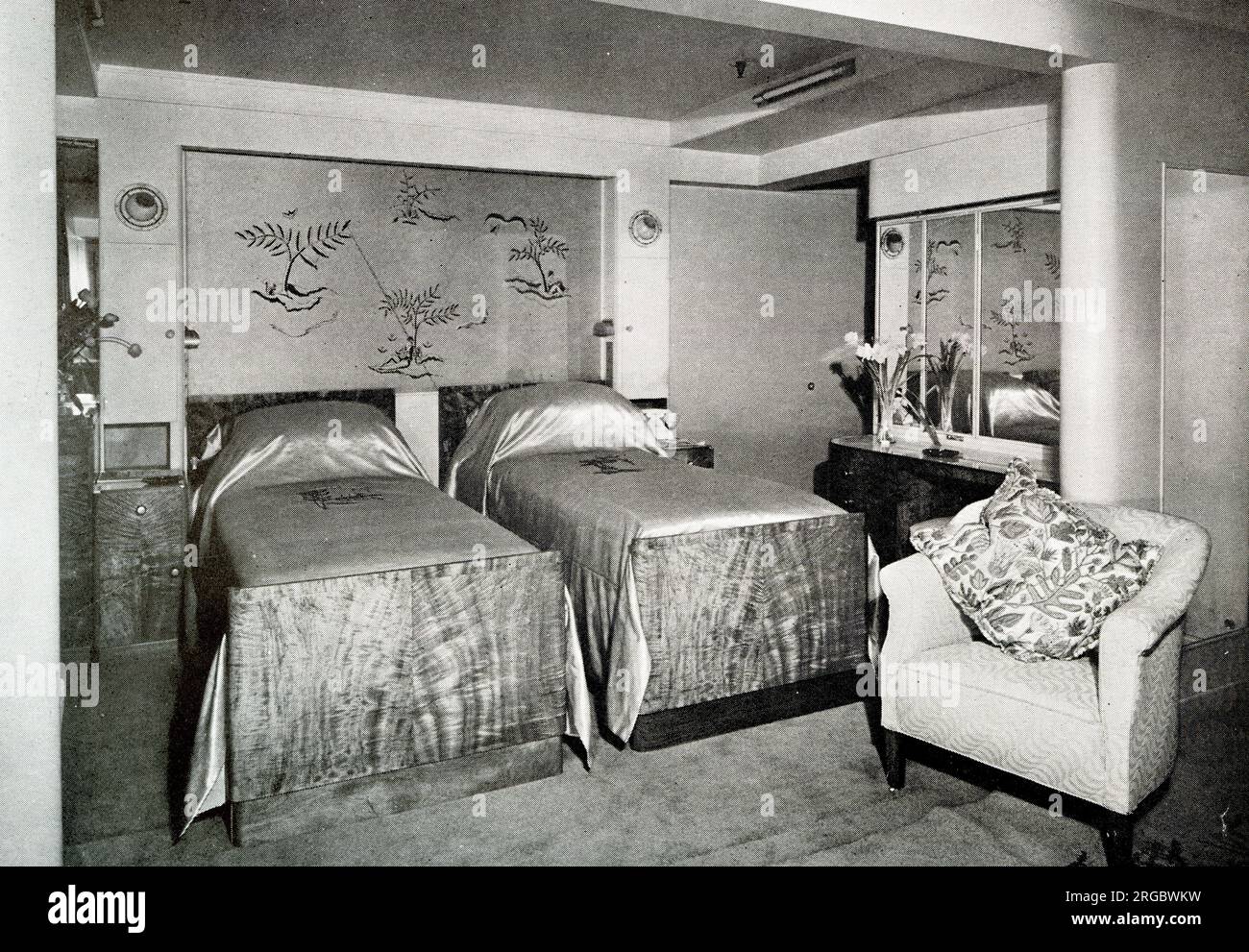 RMS Queen Mary, State Room in Cabin Section Stock Photo - Alamy