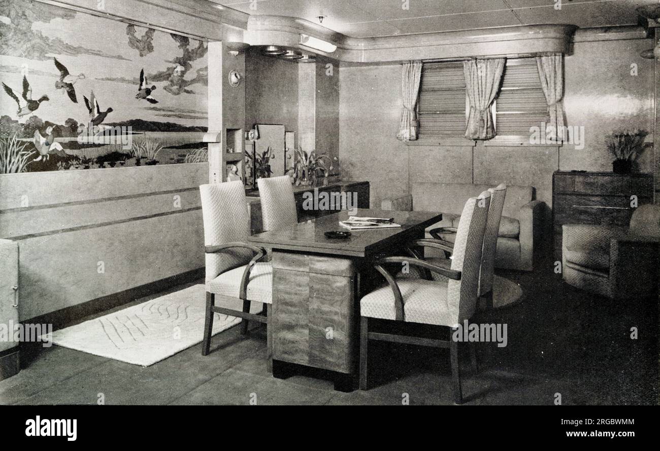 RMS Queen Mary, Sitting Room in Tourist Class Stock Photo - Alamy RMS Queen Mary, Sitting Room in Tourist Class Stock Photo - Alamy