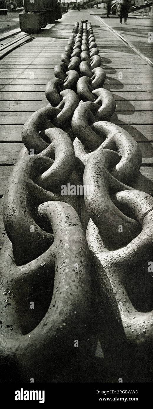 The anchor-cable of RMS Queen Mary with links two feet in length Stock ...