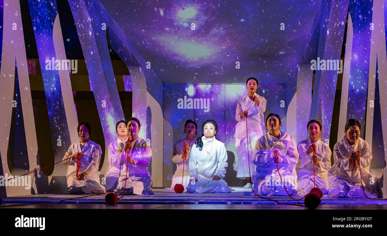 National changgeuk company of korea hi-res stock photography and images ...