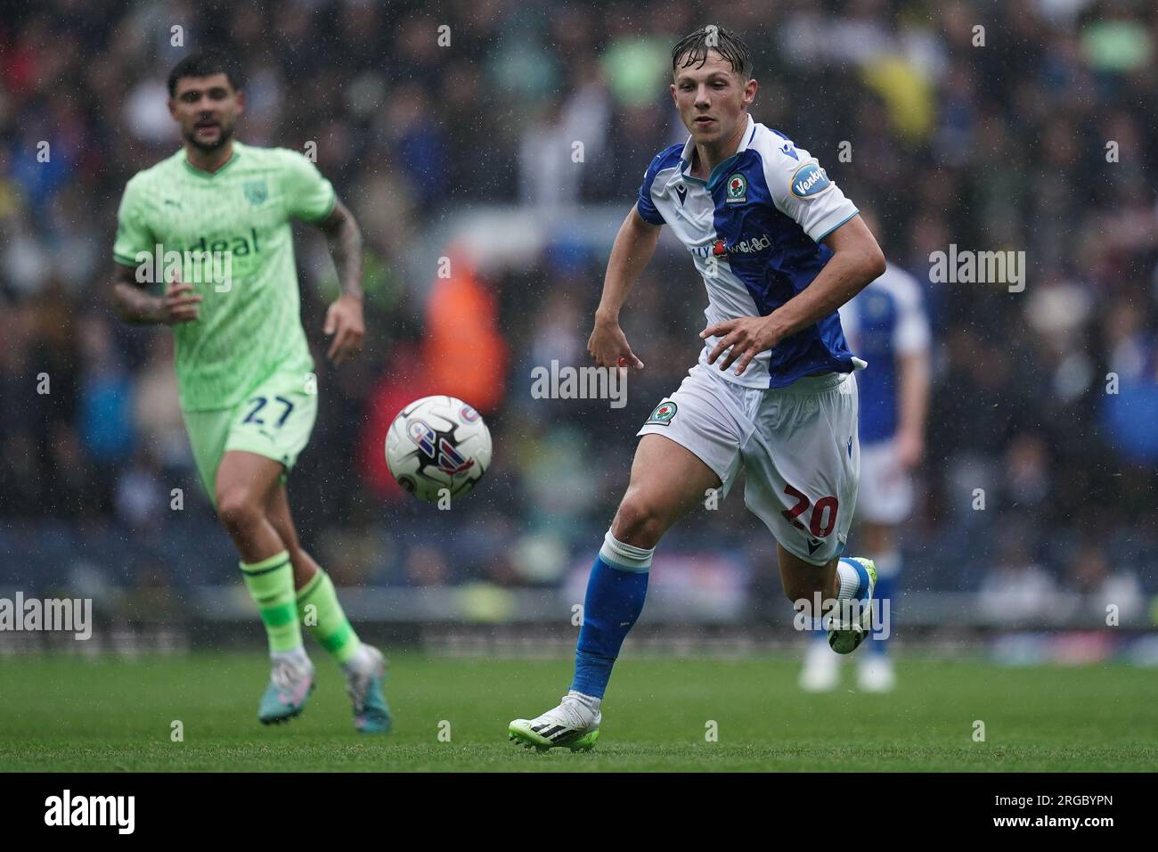 Blackburn Rovers' Harry Leonard (right) controls the ball during the ...