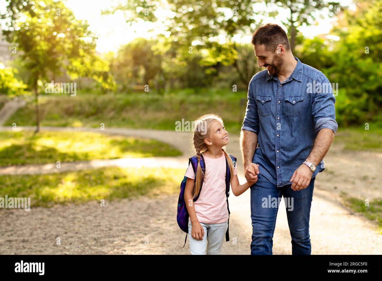 Father daughter walking together talking hi-res stock photography and ...