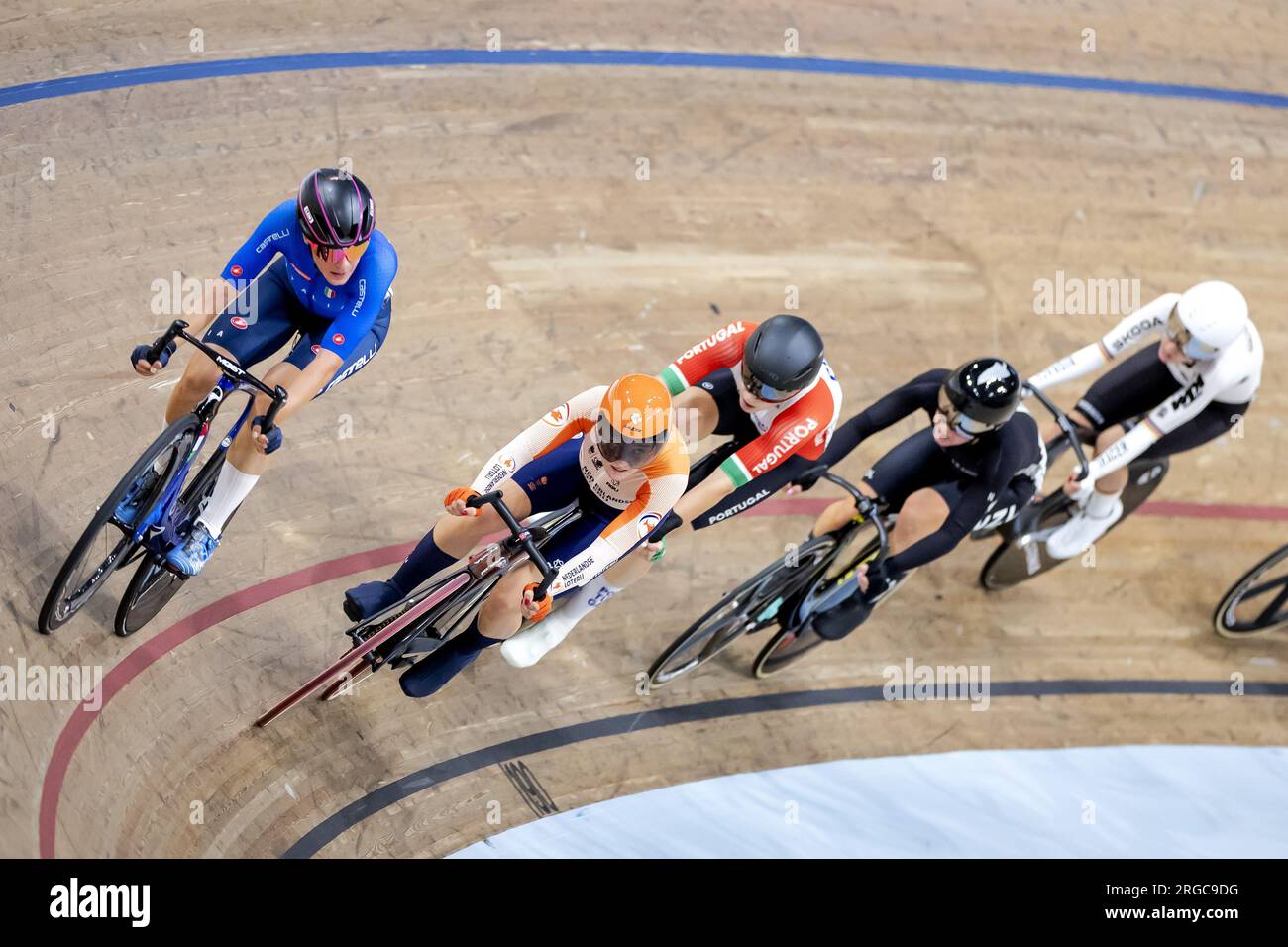 GLASGOW - Marit Raaijmakers (2nd l) in action in the points race during ...