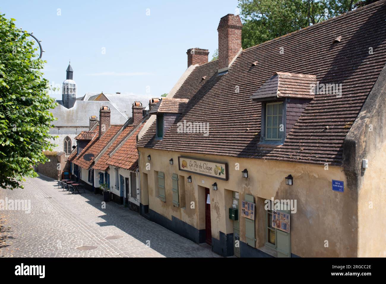 Houses within the ramparts at Montreuil-sur-Mer Stock Photo - Alamy