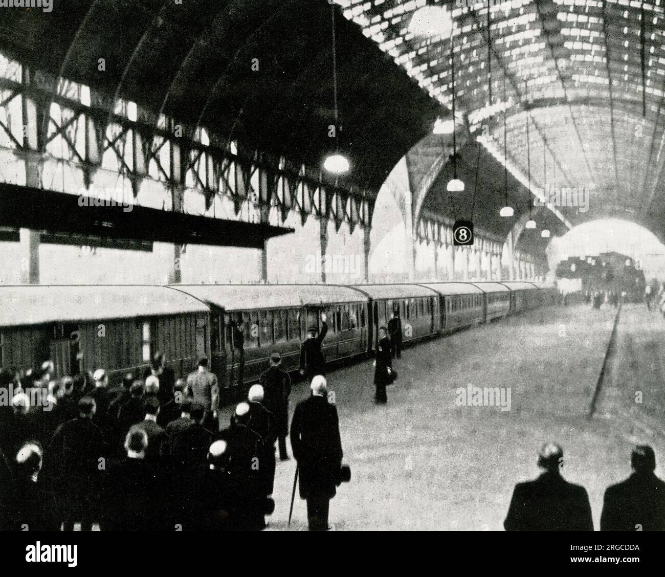 King george v funeral train hi-res stock photography and images - Alamy