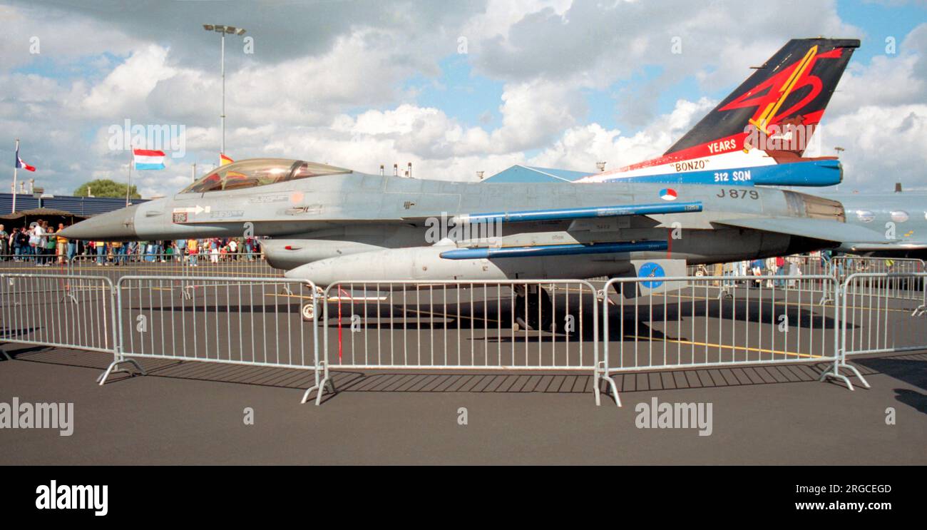 Koninklijke Luchtmacht - General Dynamics F-16AM Fighting Falcon J-879 ...