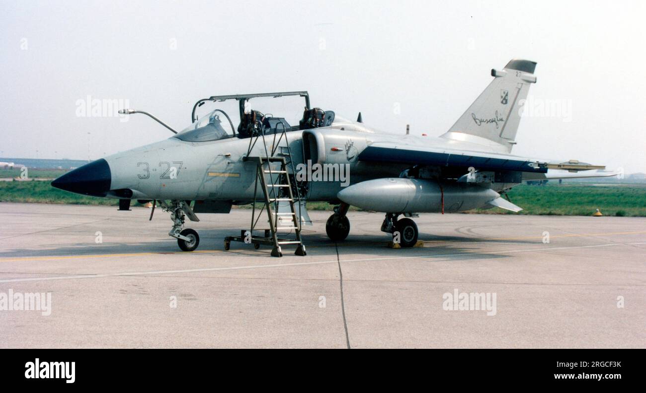 Aeronautica Militare - AMX international AMX 3-27, of 3 Stormo at ...